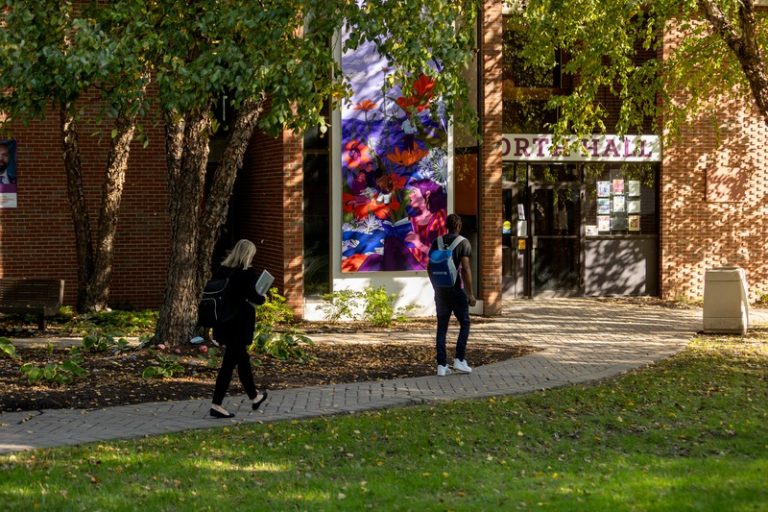 UNAB y Post University aprueban convenio académico