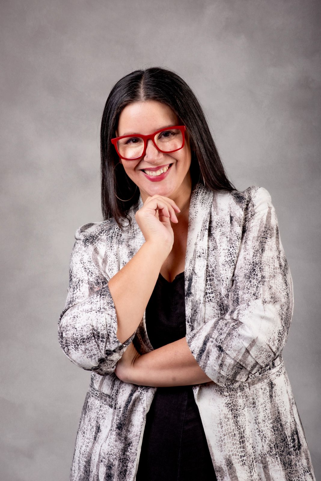 Académica FECS Evelyn Cordero gana premio Mujer Impacta 2025